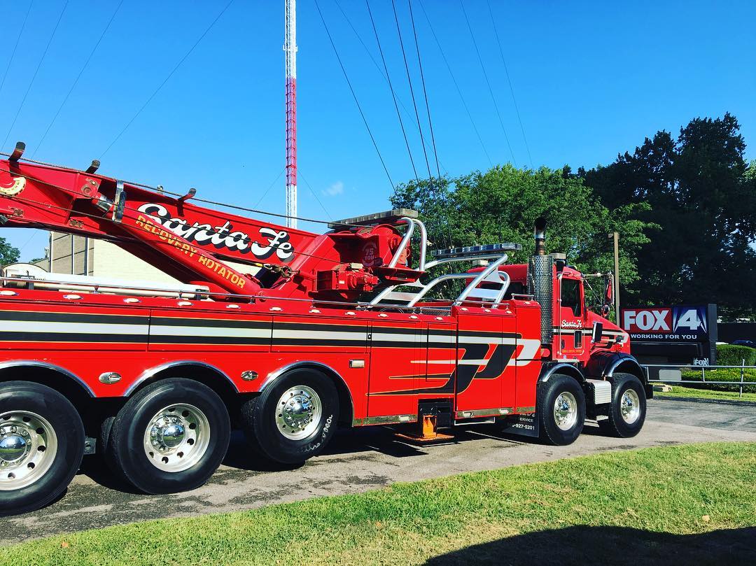 Tow Truck Overland Park KS | Santa Fe Tow Service